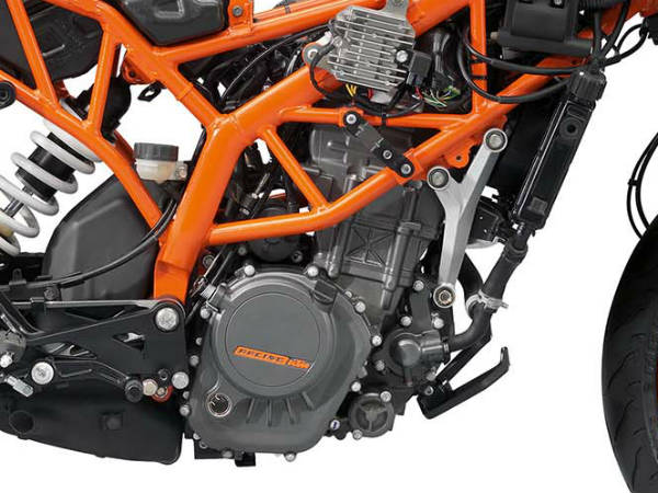 Bajaj Pulsar RS 200 Vs KTM RC 200: Baby Sport Bike Comparo - Telugu ...