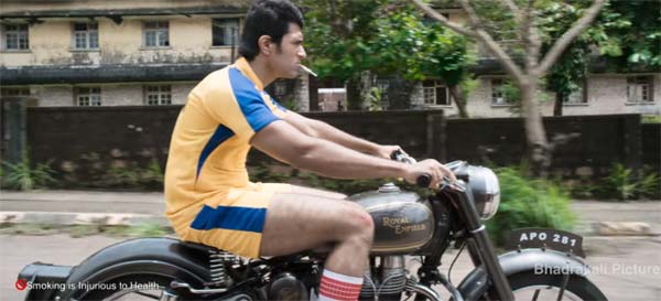 అర్జున్ రెడ్డి మూవీలో ఉపయోగించిన రాయల్ ఎన్ఫీల్డ్ ఇంటర్‌సెప్టార్ బైకు ...